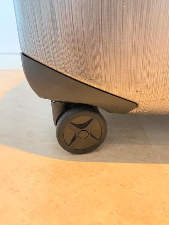 Samsonite Inova 28” Spinner Suitcase Metallic Silver, Hobbies & Toys ...