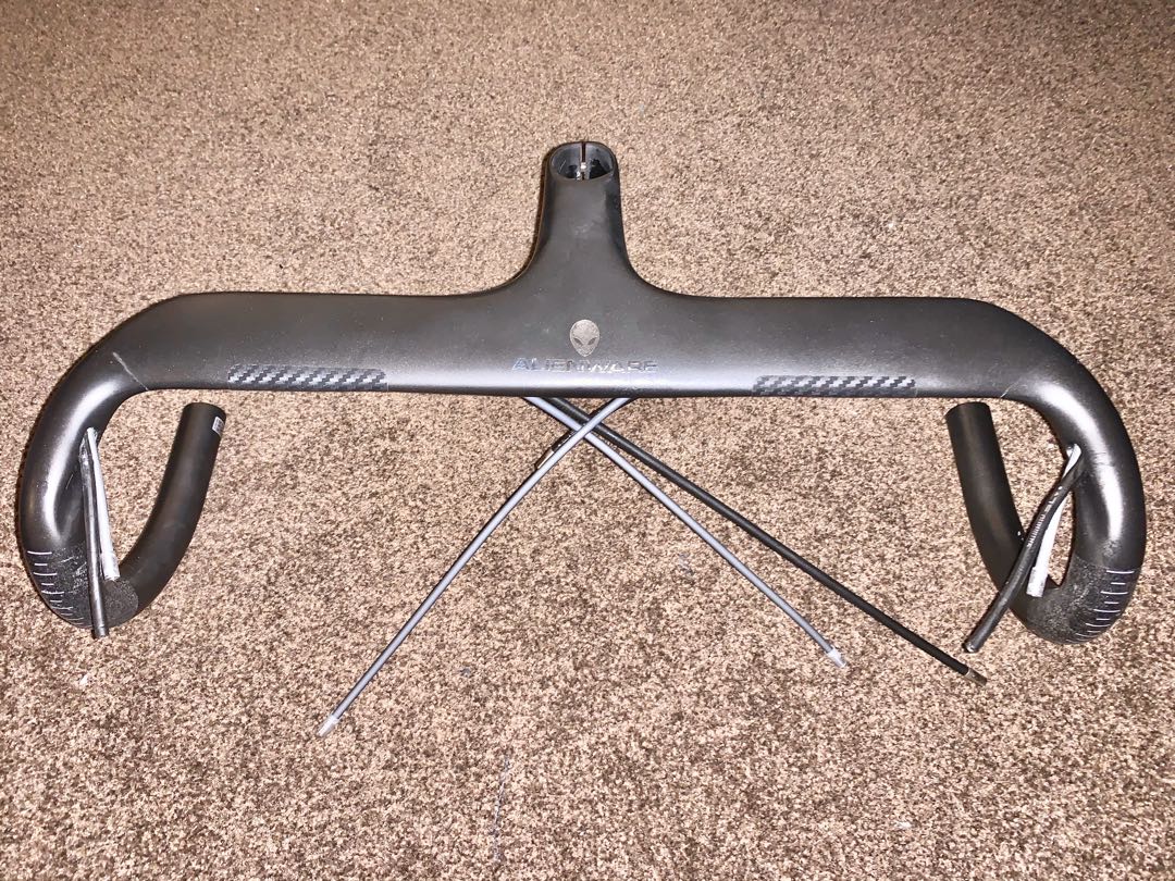 Fully integrated Carbon Fibre Handlebar and Stem with internal cables ...