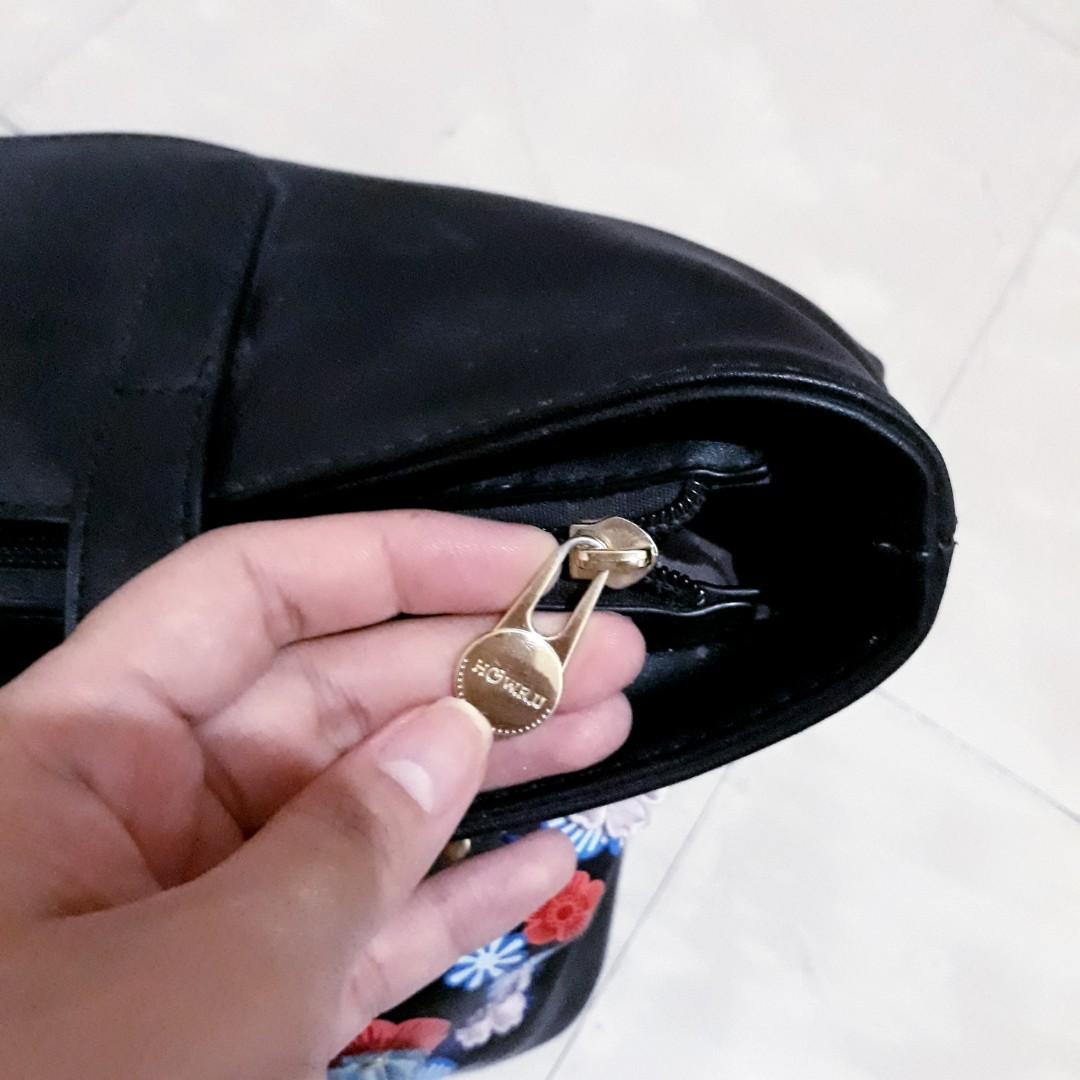 HOW R U Shoulder/Tote Bag Medium Size, Women's Fashion, Bags & Wallets ...