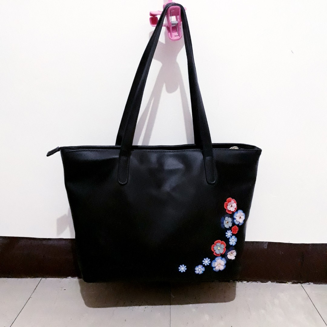 HOW R U Shoulder/Tote Bag Medium Size, Women's Fashion, Bags & Wallets ...