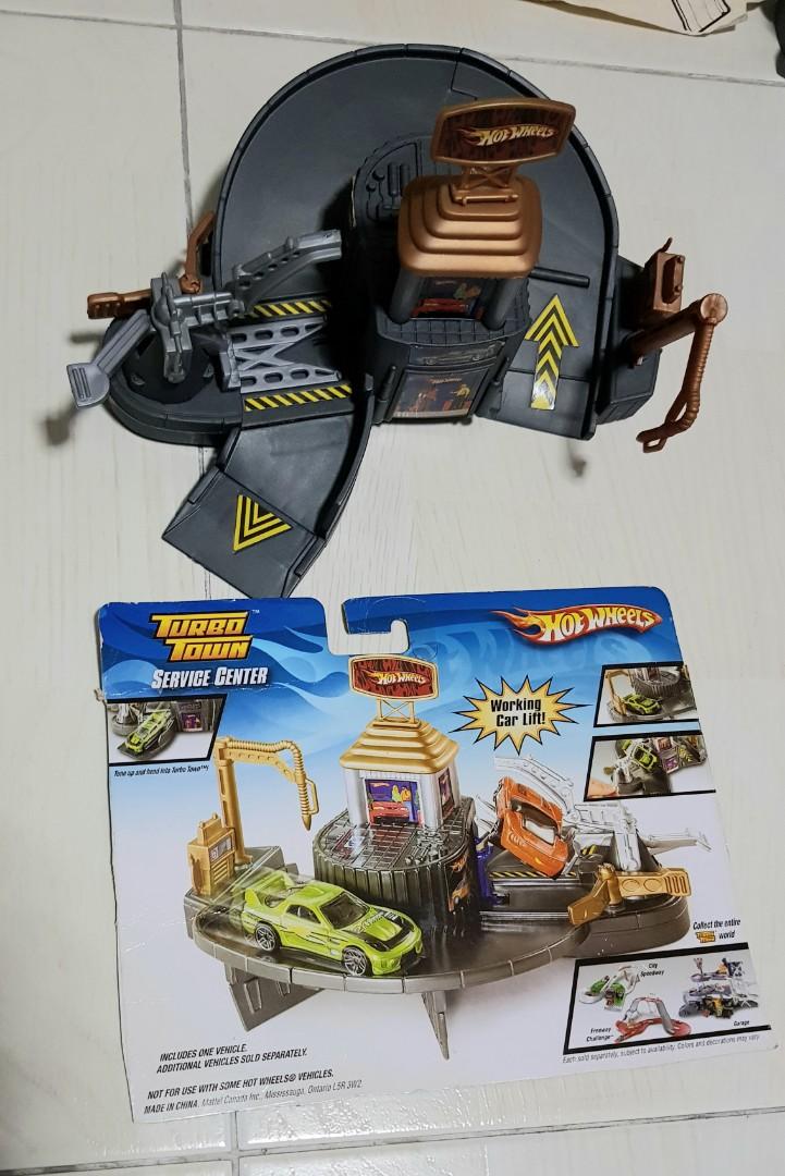 Hot Wheels Service Center Car Track Set, Hobbies & Toys, Toys & Games ...