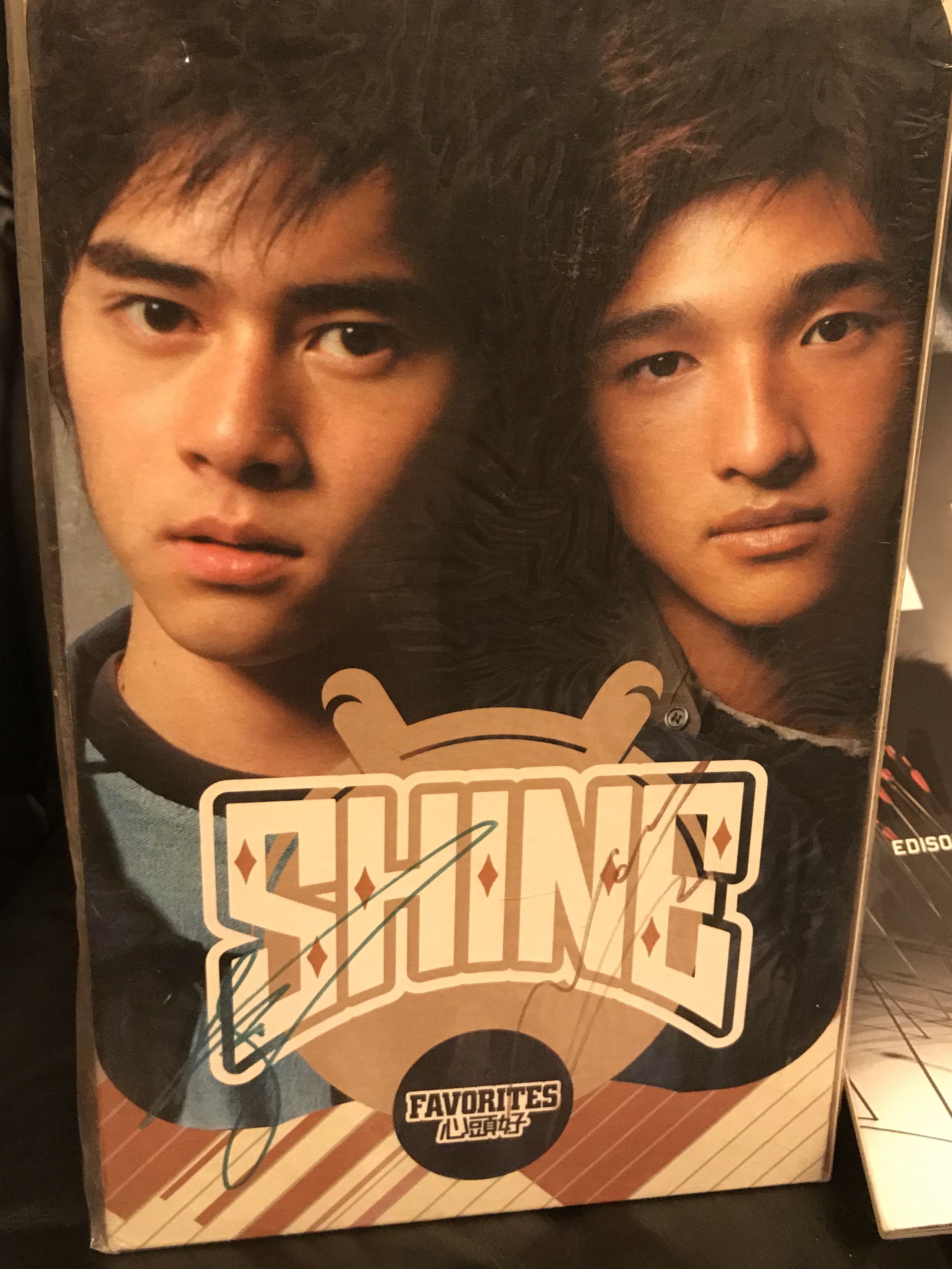 Shine cd 親筆簽名, 興趣及遊戲, 音樂、樂器 & 配件, 音樂與媒體 - CD 及 DVD - Carousell