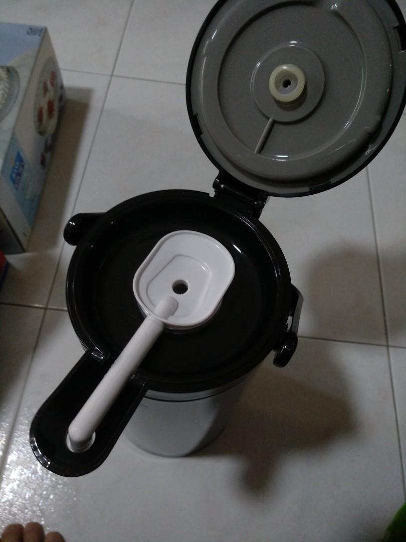 Vacuum Insulated Pump Pot, Everything Else on Carousell