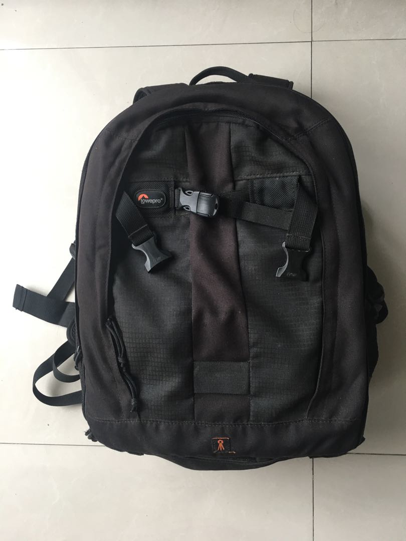 Tas Lowerpro Runner 300 AW, Fotografi di Carousell