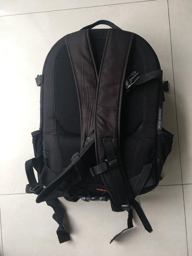 Tas Lowerpro Runner 300 AW, Fotografi di Carousell