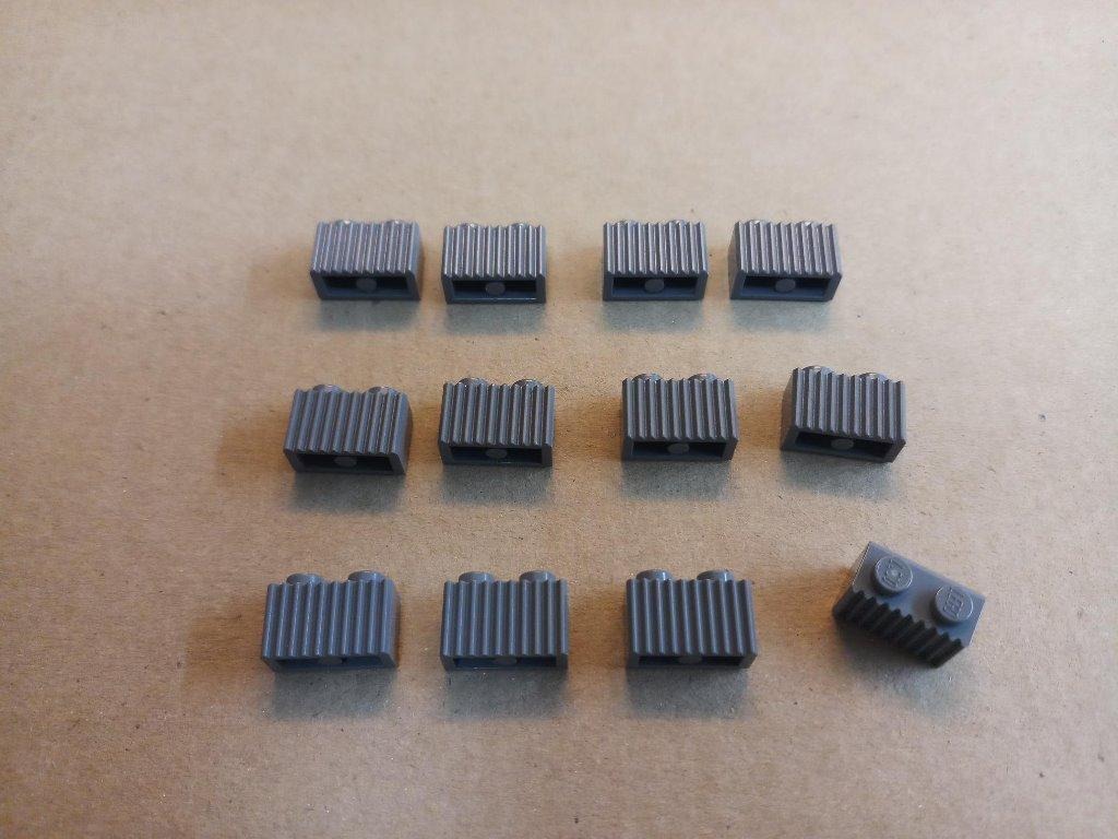 全新 Lego 散件 深灰色 Profile Brick 1X2 (4210636) 12pcs, 玩具 & 遊戲類, 玩具 - Carousell