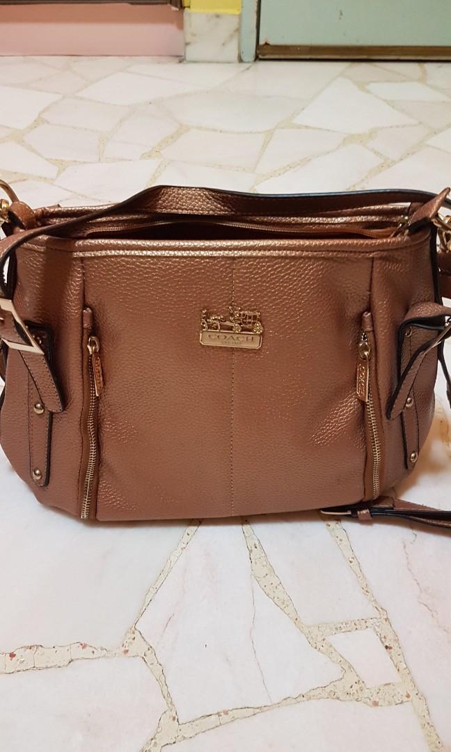 Coach beg, Women's Fashion, Bags & Wallets, Cross-body Bags on Carousell