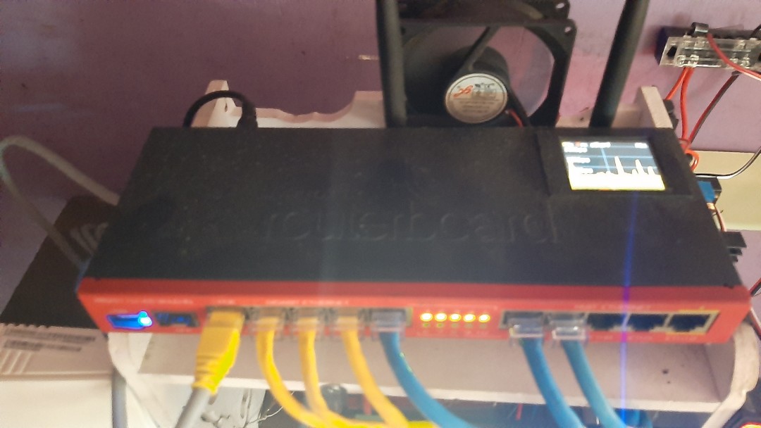 Mikrotik RB2011 with LCD display, Computers & Tech, Parts & Accessories ...