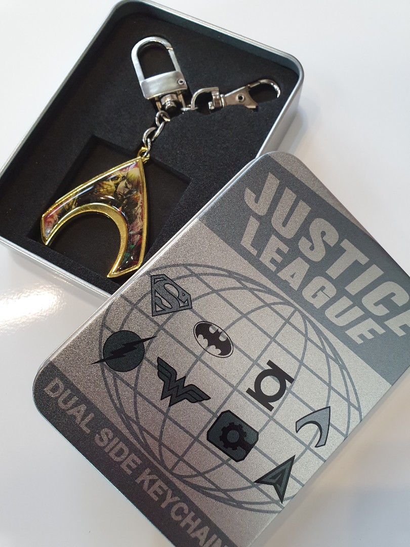 Aquaman Original Gold Keychain with Justice League Metal Box, Toys ...