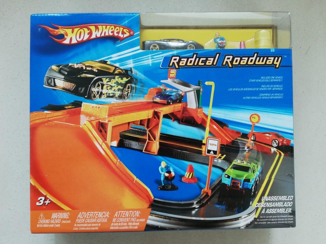 HOT WHEELS playset : Radical Roadway, Hobbies & Toys, Toys & Games on ...