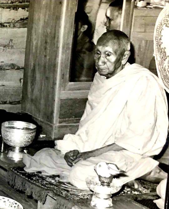 LP Thap Sipeung Lop Om, Wat Krabok Kerng Perng, BE2505, Jumbo Size 2.4 ...