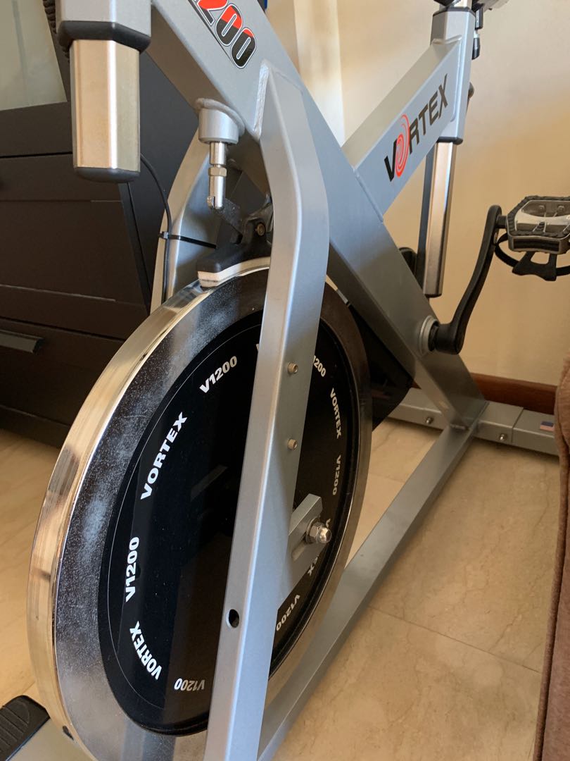 Vortex V1200 Commercial Gym Bike, Sports Equipment, Exercise & Fitness ...