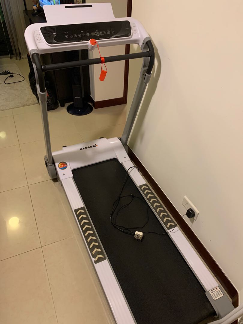 電動跑步機 Fitness Trackmill, 運動產品, 運動與健身, 運動與健身 - 有氧健身器材 - Carousell