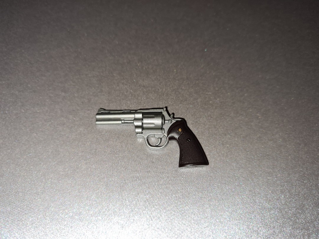 Hot toys Silver Magnum revolver sideshow Brand New, Hobbies & Toys ...