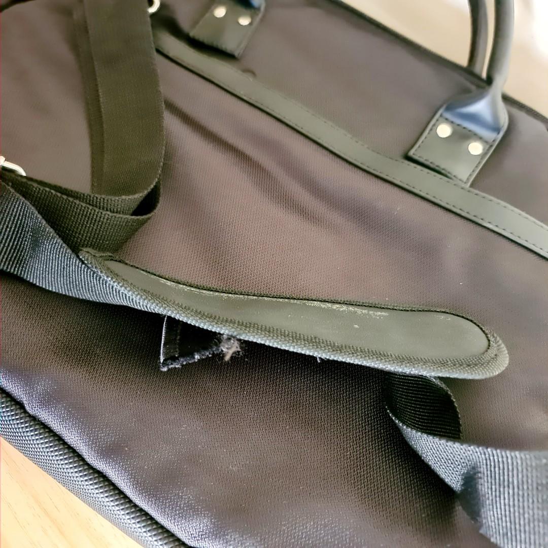 Samsung Laptop Bag, Women's Fashion, Bags & Wallets, Tote Bags on Carousell