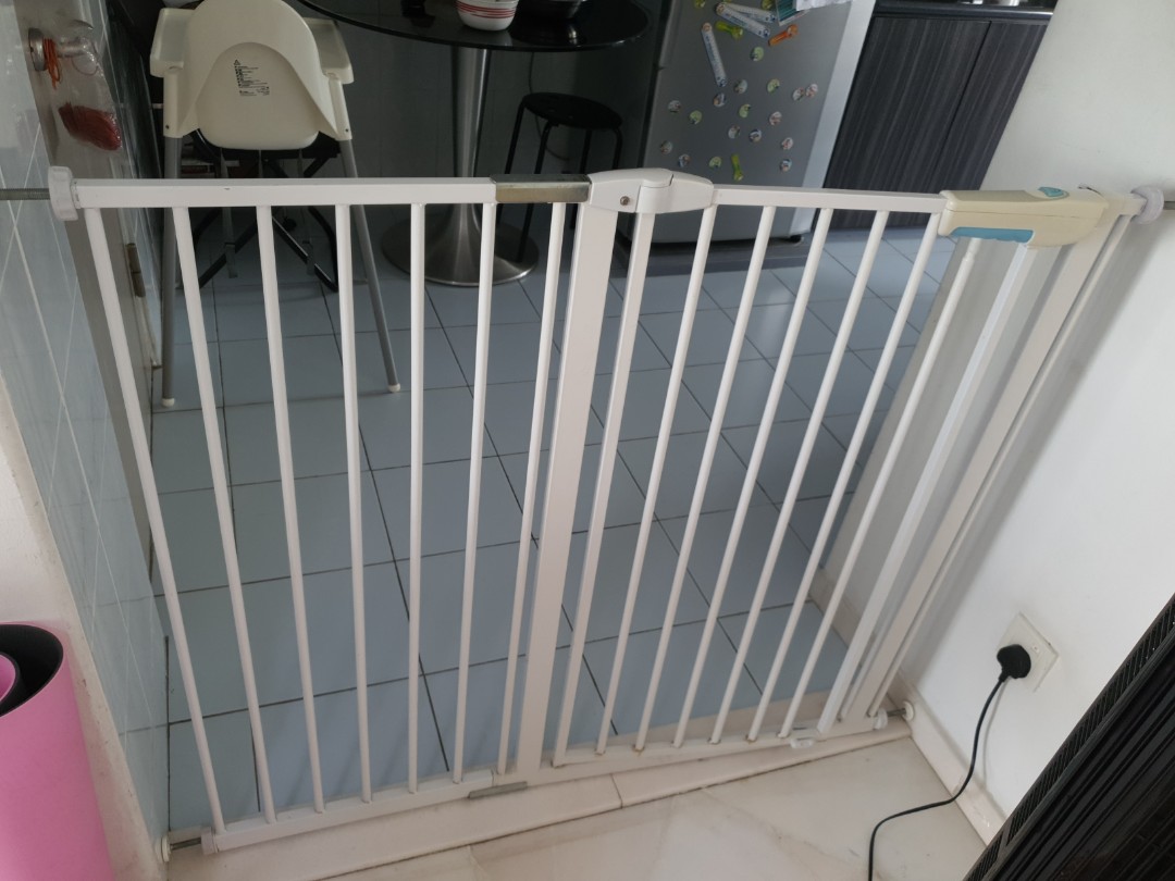 Safety Gate with extend gate 56cm, Everything Else on Carousell
