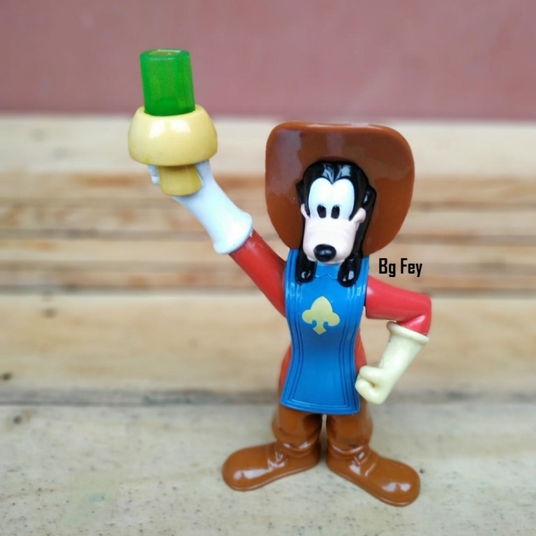 Disney Three Musketeers - Goofy - Mc Donald 2004, Toys & Collectibles ...