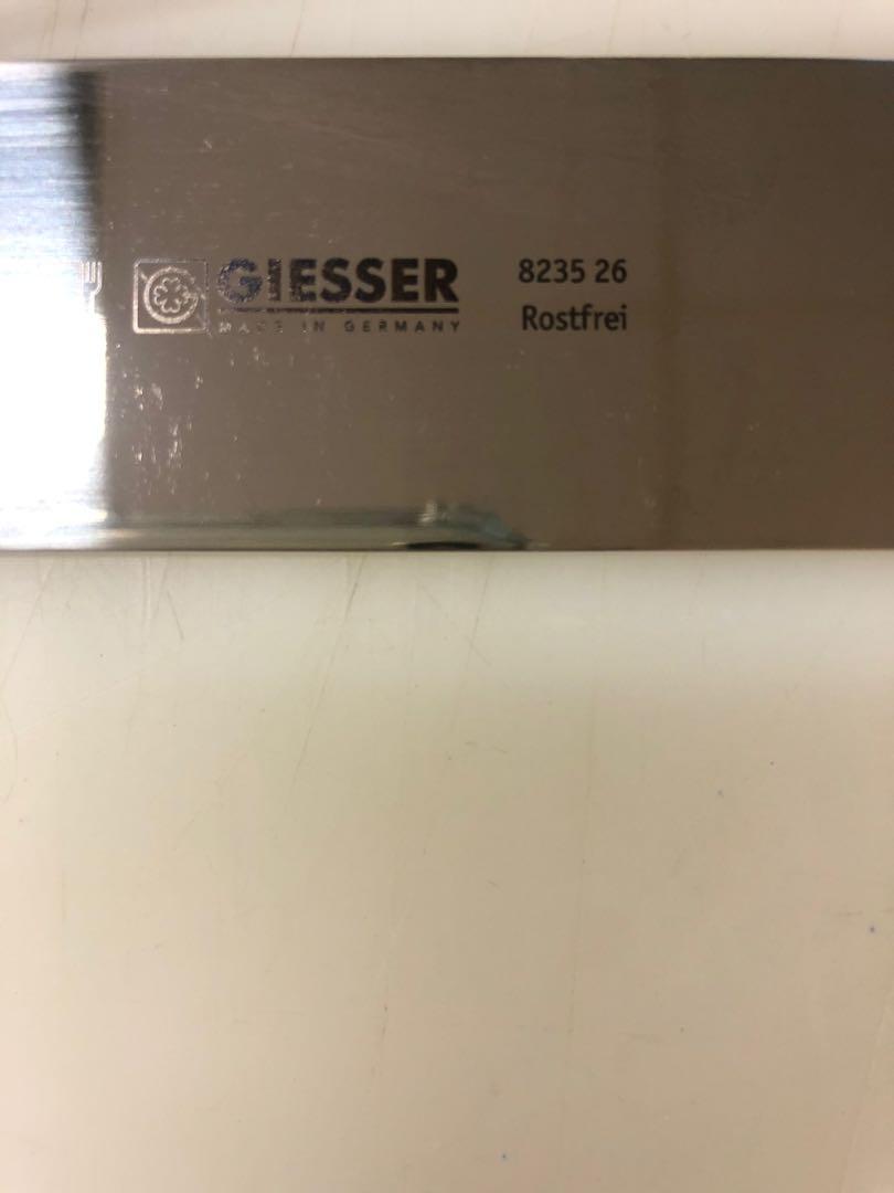 Giesser L shape spatula, Home Appliances, Kitchenware on Carousell