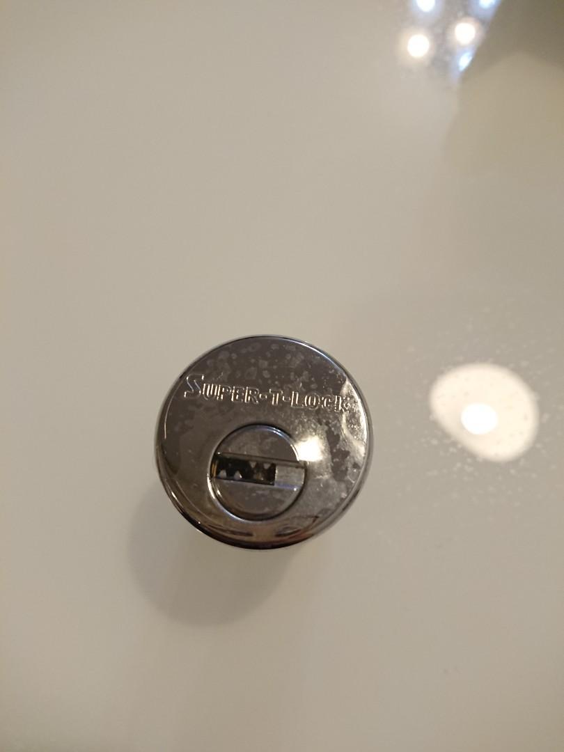 鎖膽 Super-T-Lock 連全部5條原裝鎖匙, 傢俬＆家居, 其他, 家居改善及收納用品 - Carousell