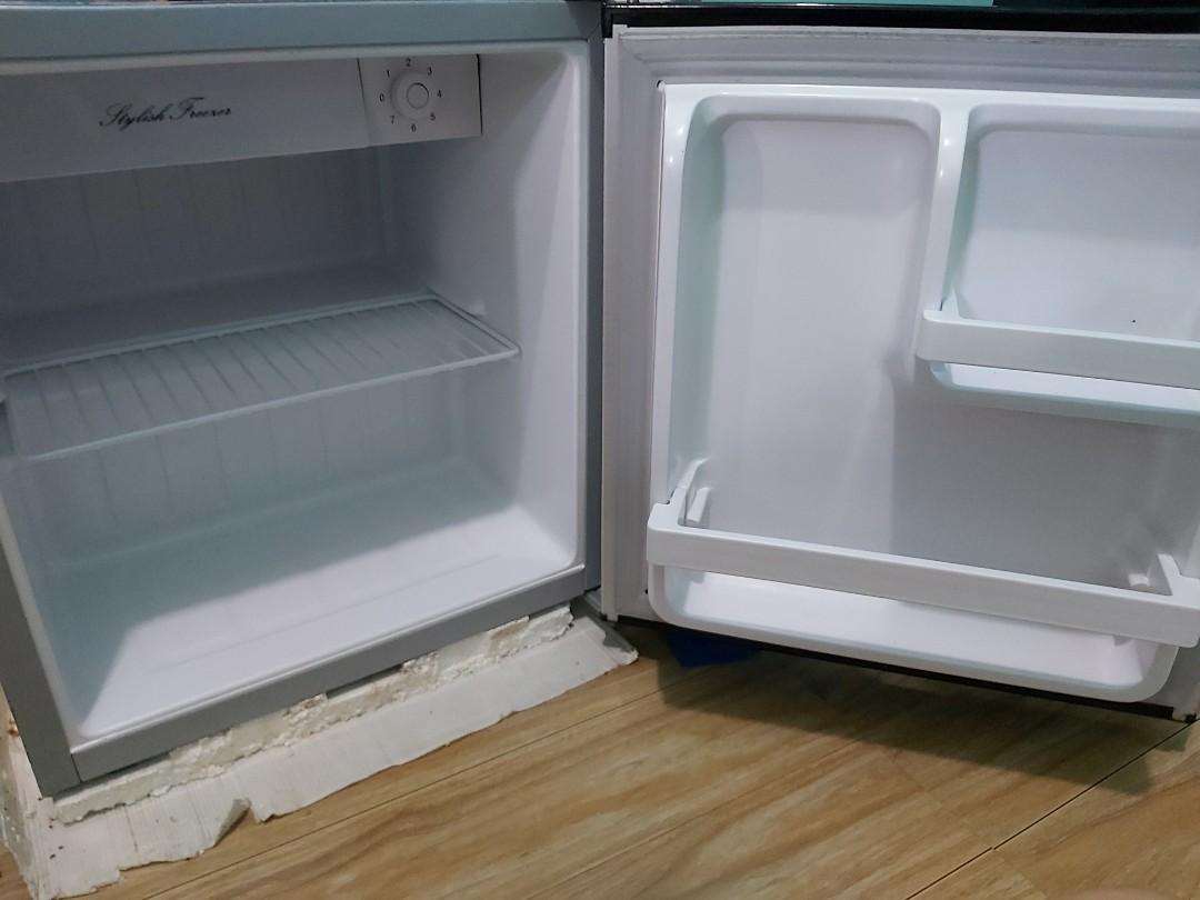 Hanabishi Personal Ref HASREF-18, TV & Home Appliances, Kitchen ...