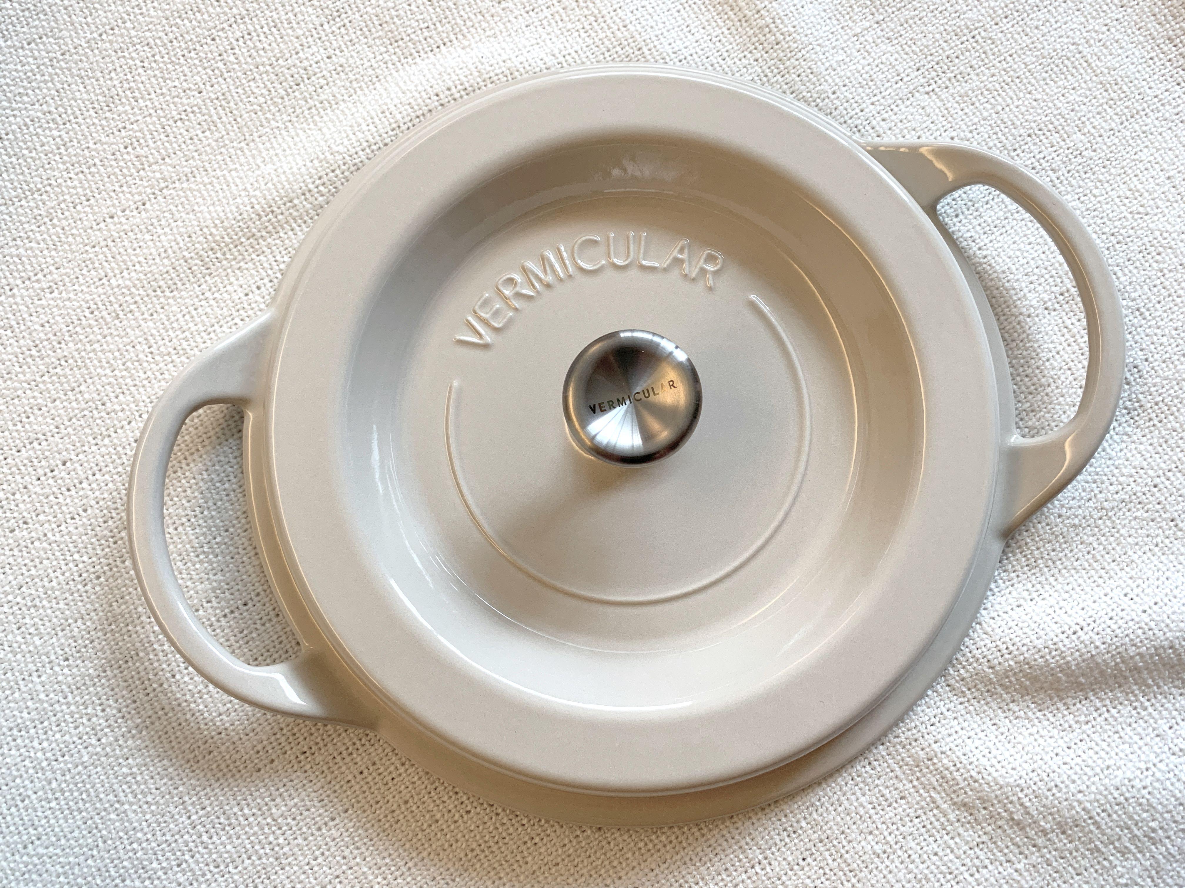 Vermicular 22cm Oven Pot Round 日本琺瑯鑄鐵鍋, 家庭電器, 廚房電器, 焗爐及多士爐 - Carousell