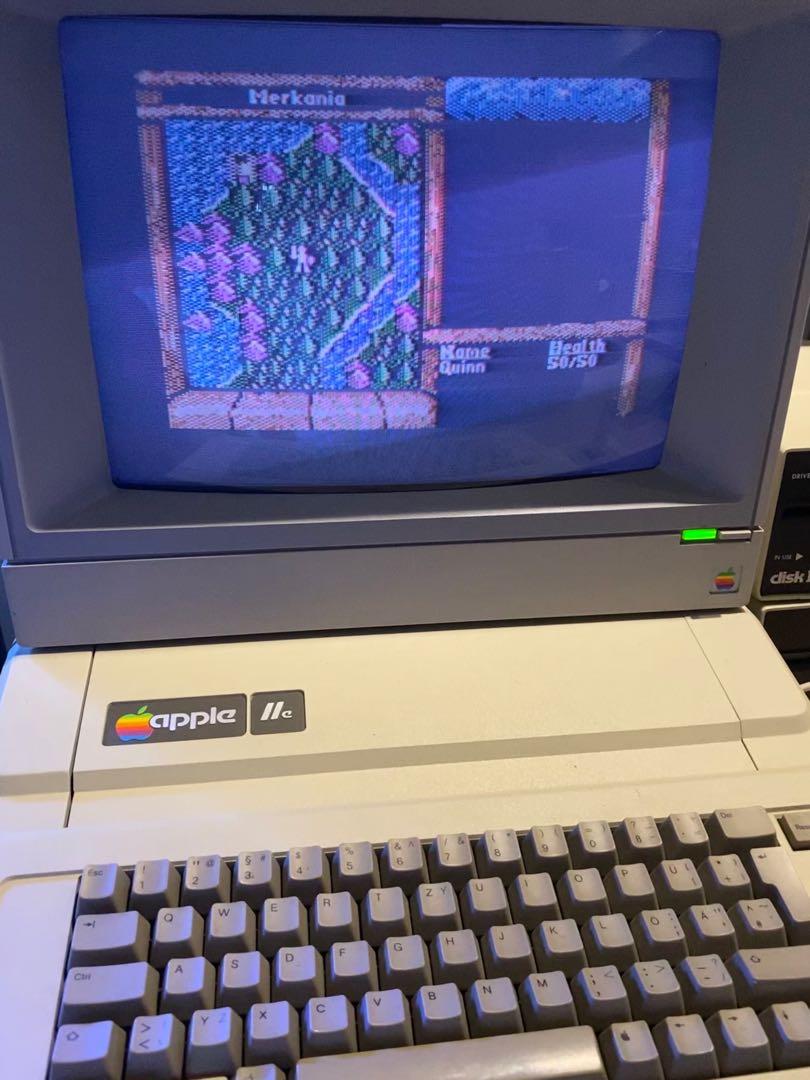 Apple IIe with Colour Monitor, Computers & Tech, Parts & Accessories ...