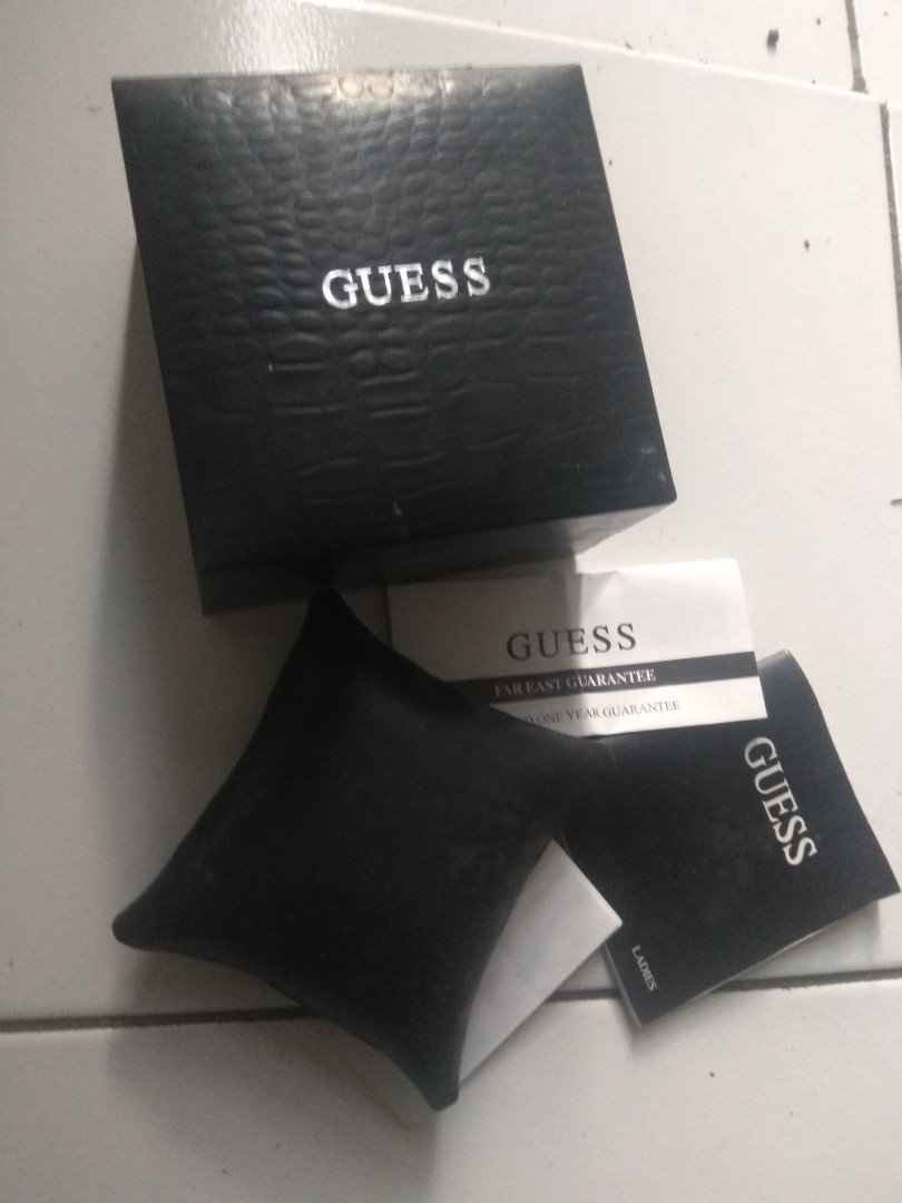 Box jam GUESS original, Fesyen Wanita, Aksesoris di Carousell