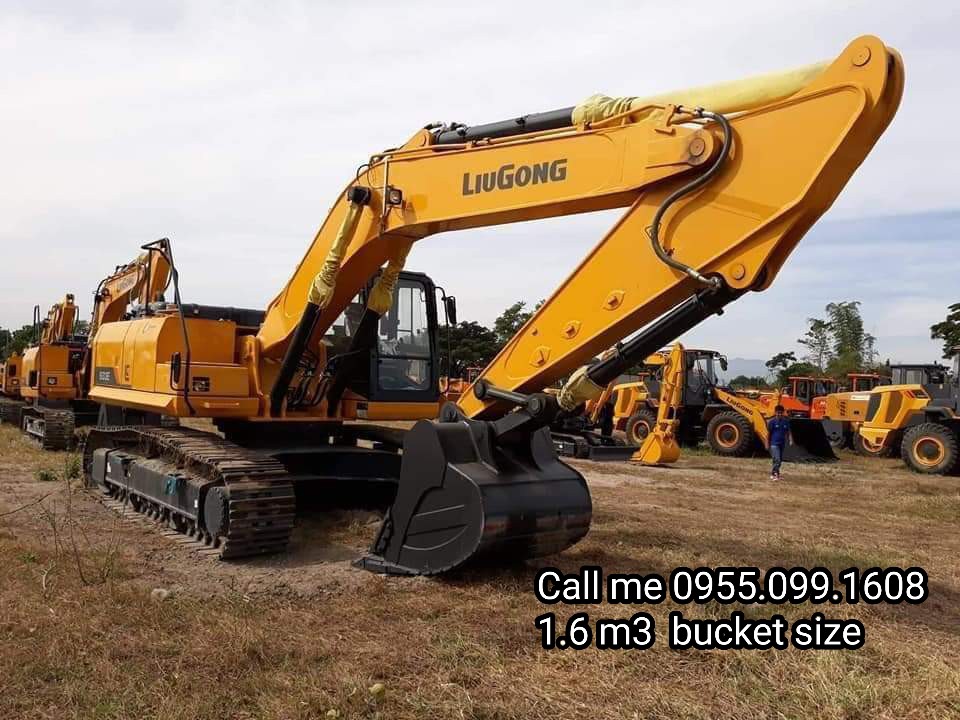 Backhoe excavator 1.6 cubic meter, Commercial & Industrial ...