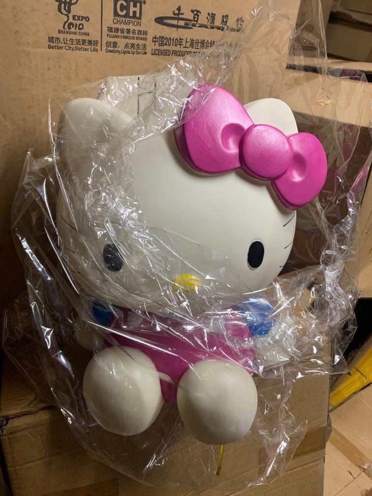 Hello Kitty Bank, Hobbies & Toys, Toys & Games on Carousell