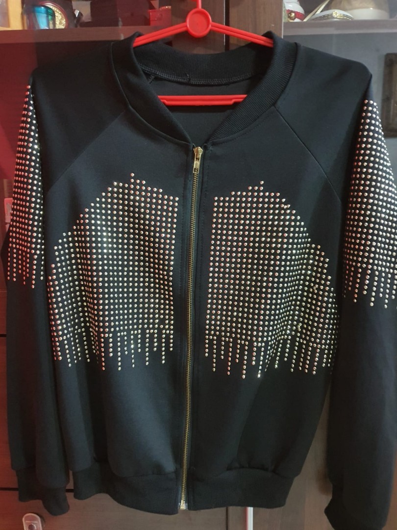 Selling jacket, Women's Fashion, Coats, Jackets and Outerwear on Carousell