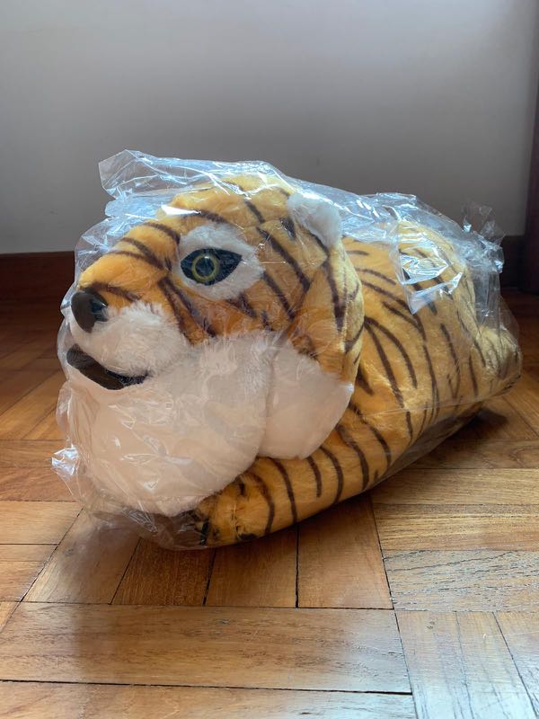Toreba Shakurel Planet- Tiger Lying Down Plush, Hobbies & Toys, Toys ...