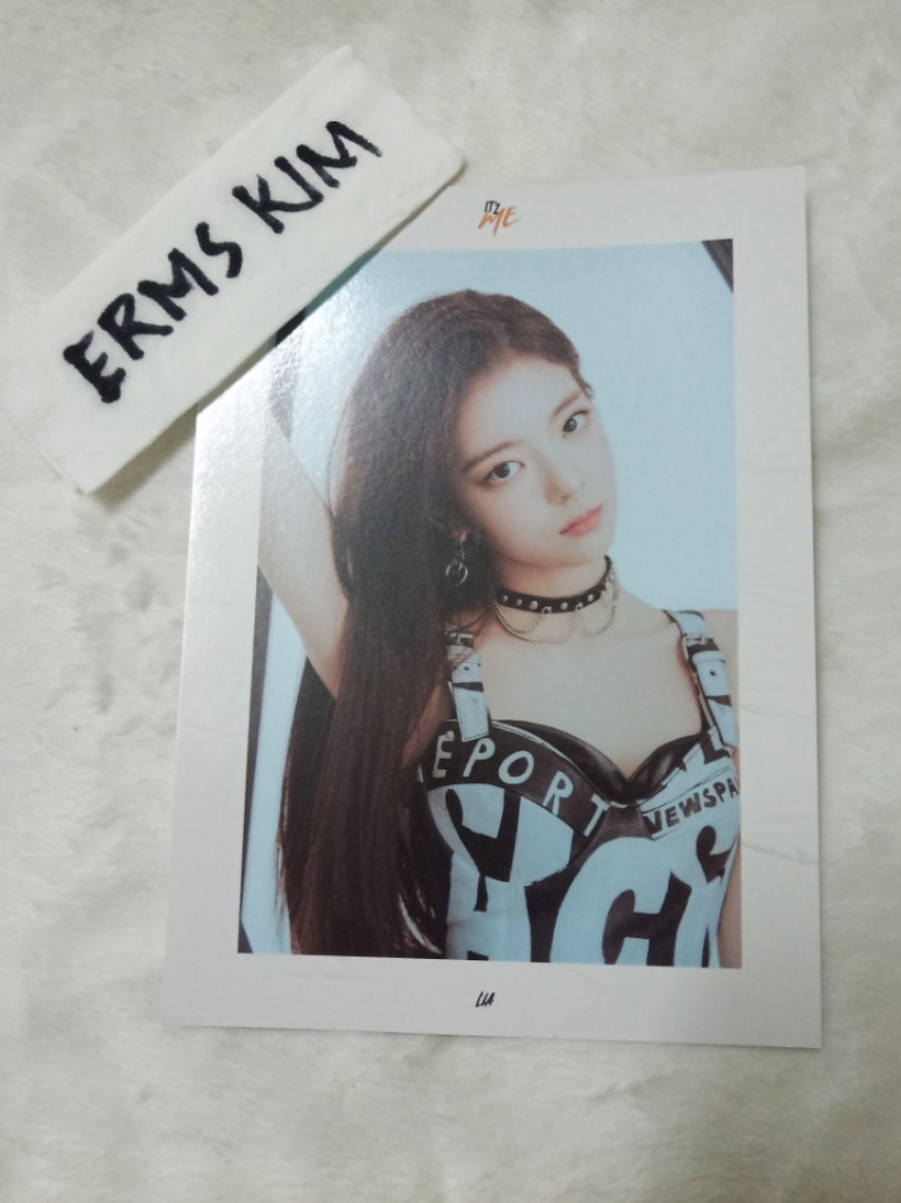 ITZY LIA Postcard Wannabe, Hobbies & Toys, Memorabilia & Collectibles ...