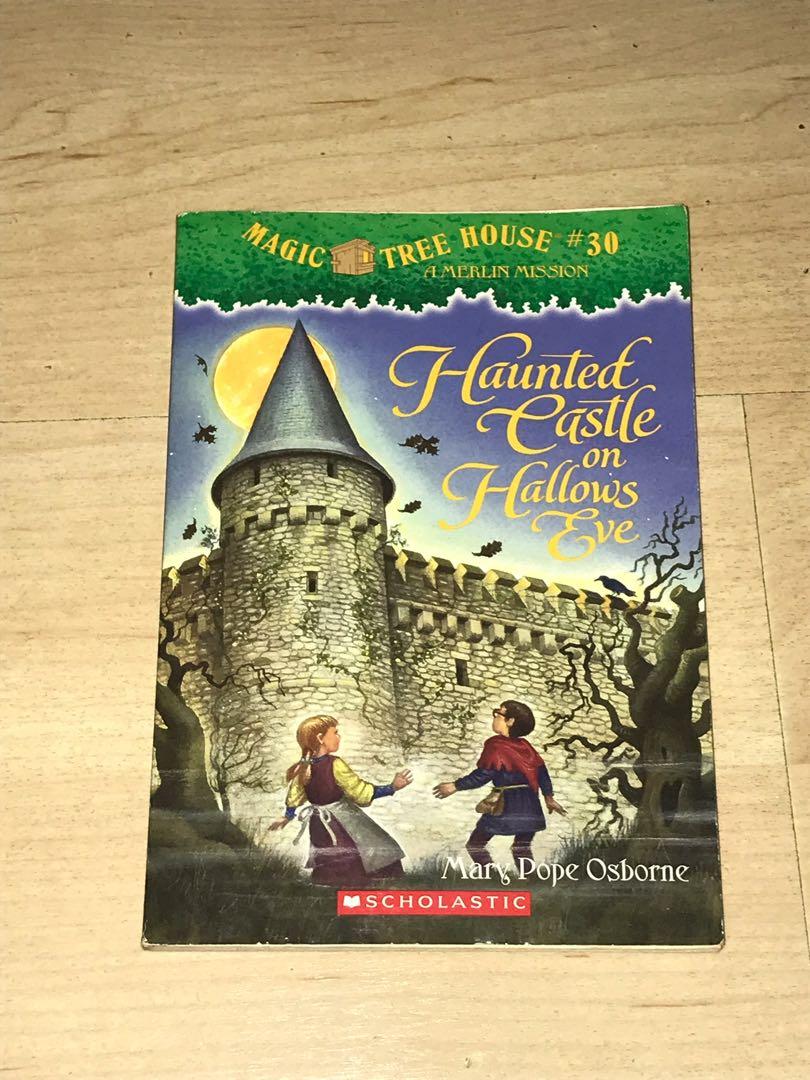 Magic Tree House #30 (Haunted Castle on Hallows Eve), 書本 & 文具, 小說 & 故事書 ...