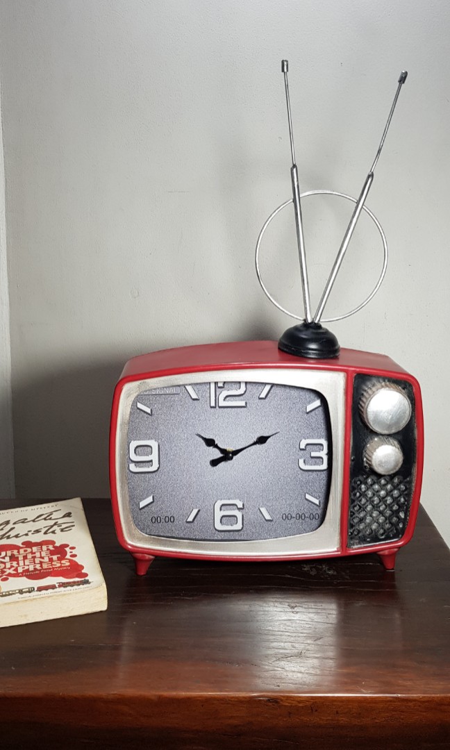 Old TV Clock, Furniture & Home Living, Home Decor, Clocks on Carousell