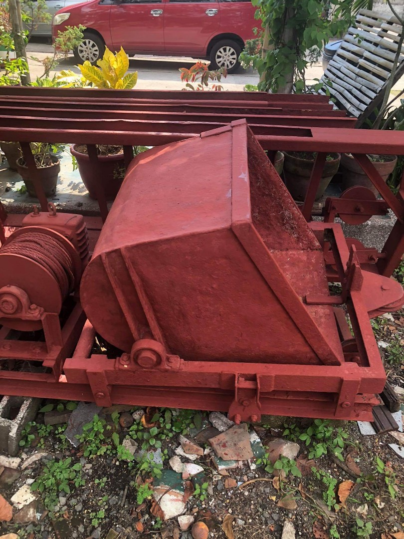 Portalift with engine, Commercial & Industrial, Construction Tools ...