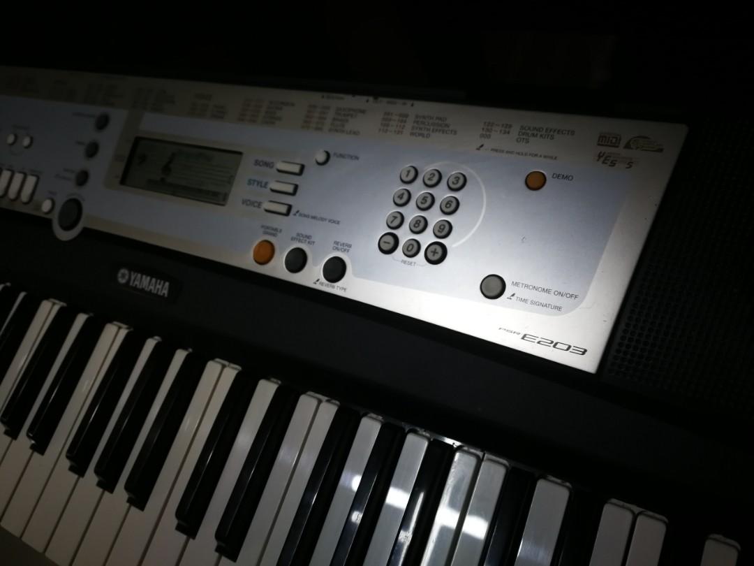 Yamaha PSR-E203 61-Key Portable Keyboard, Hobbies & Toys, Music & Media ...