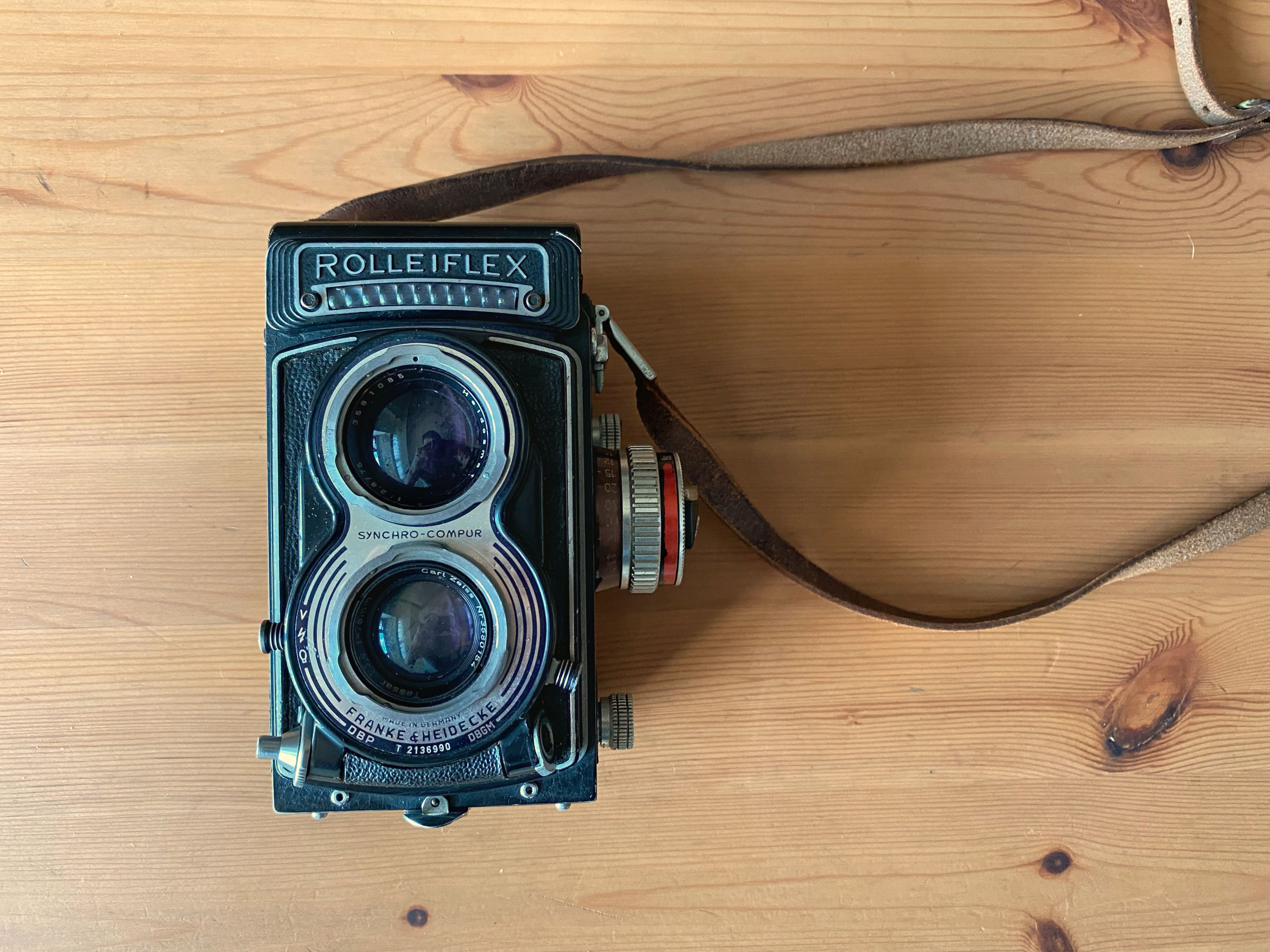 Rolleiflex 3.5t 雙眼中幅120相機 連燕子帶, 攝影器材, 鏡頭及裝備 - Carousell