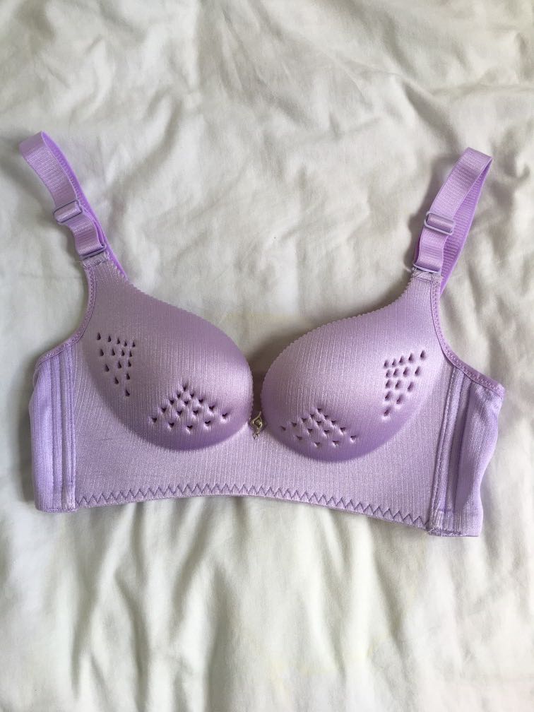 Size 70A bra胸圍 全新, 女裝, 女裝上衣 ＆ 外套 - Carousell