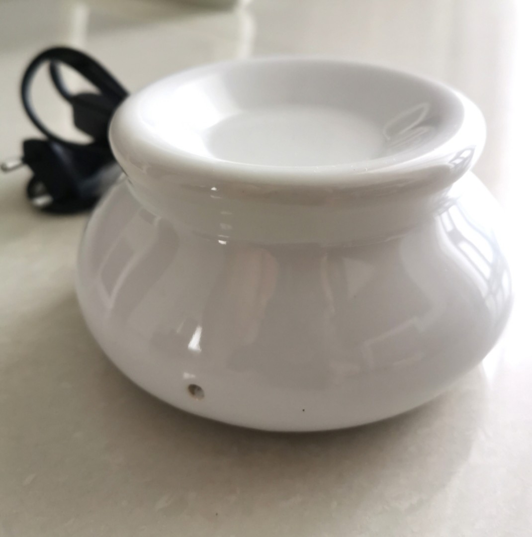 Aromatherapy Diffuser (Electric), Everything Else on Carousell