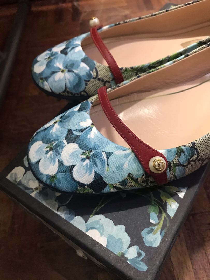 Gucci Flats, Women's Fashion, Footwear, Flats & Sandals on Carousell