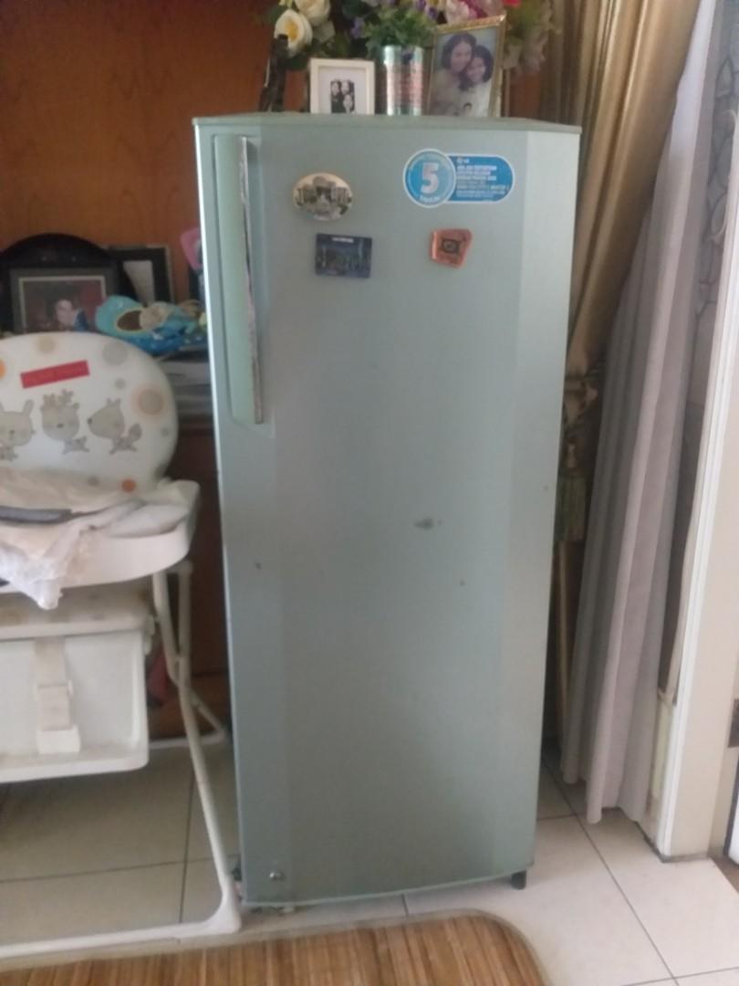 Kulkas Freezer bekas ASI, Elektronik, Lainnya di Carousell