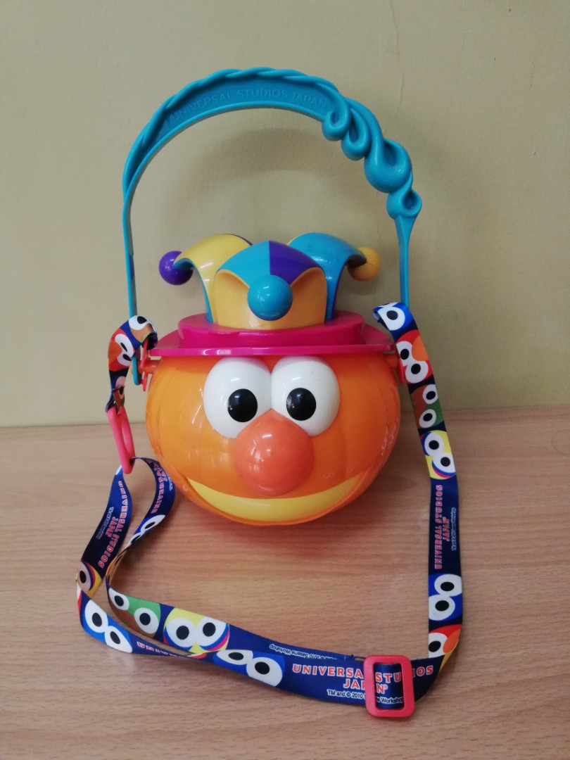 Elmo pop corn bucket, Hobbies & Toys, Collectibles & Memorabilia ...