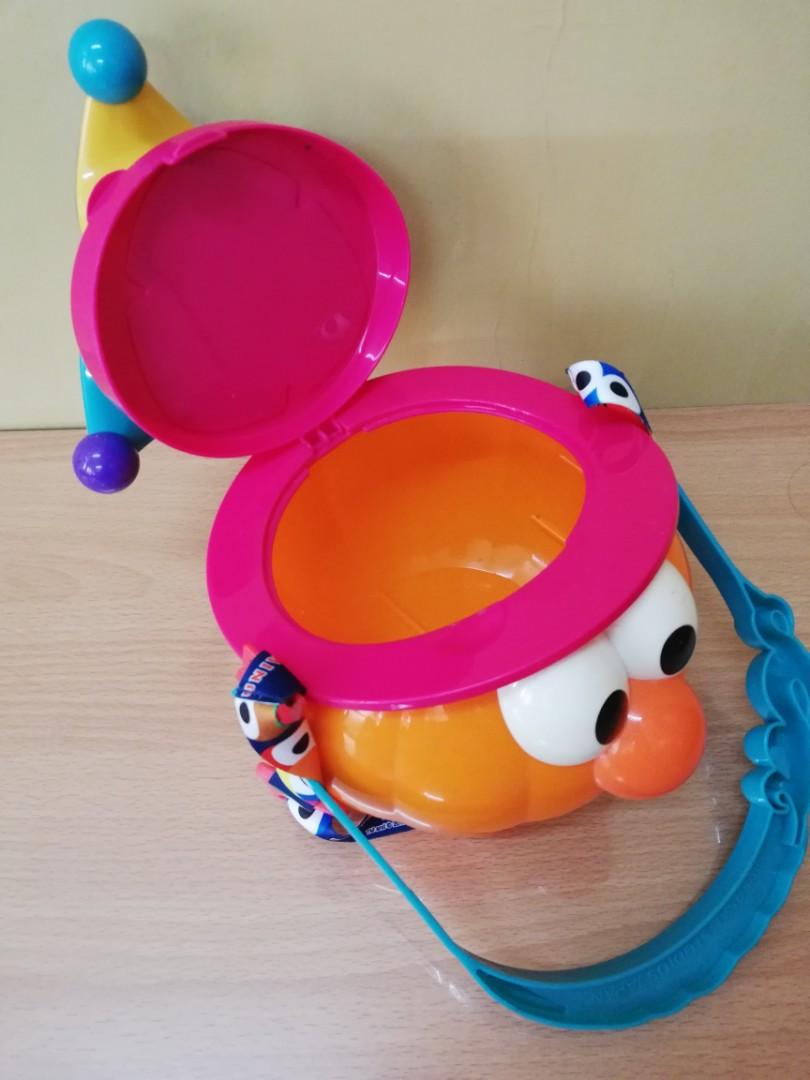 Elmo pop corn bucket, Hobbies & Toys, Collectibles & Memorabilia ...