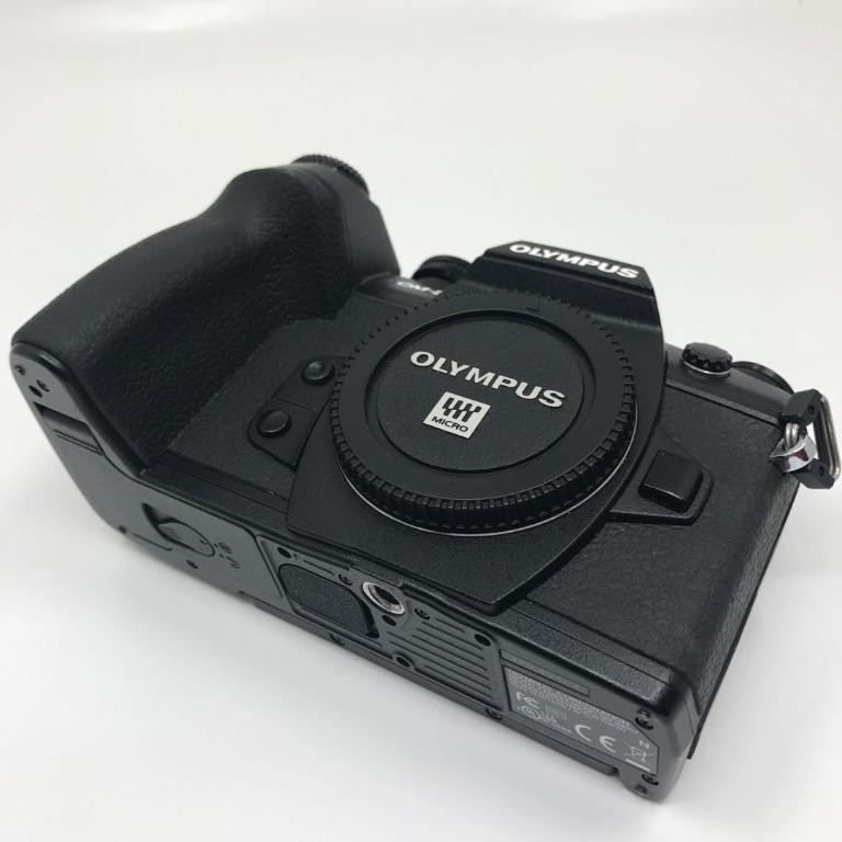 100 Shutter count Olympus EM1 MKii body with 3 batteries and camera bag ...