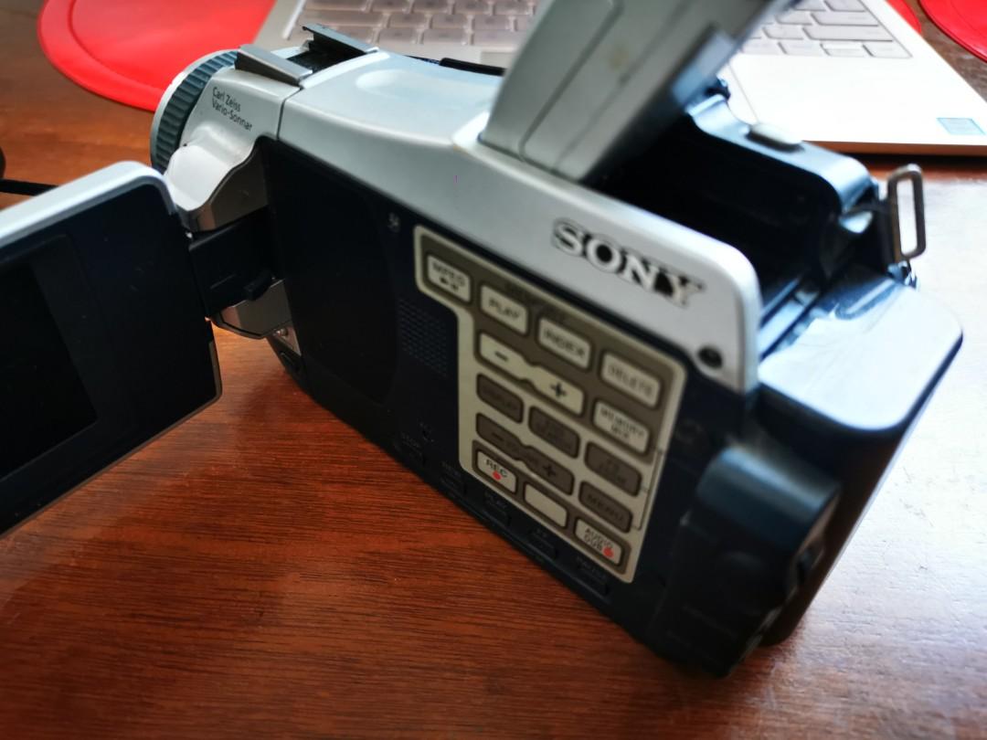 Sony DCR TRV18, Photography, Lens & Kits on Carousell