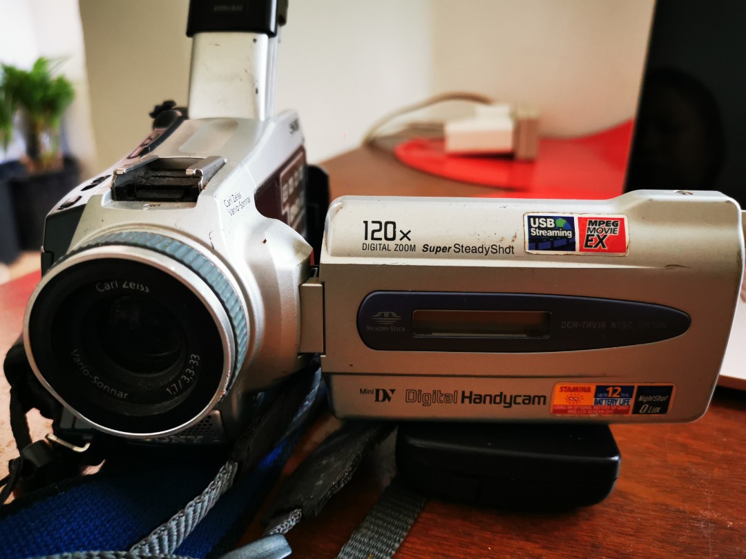 Sony DCR TRV18, Photography, Lens & Kits on Carousell