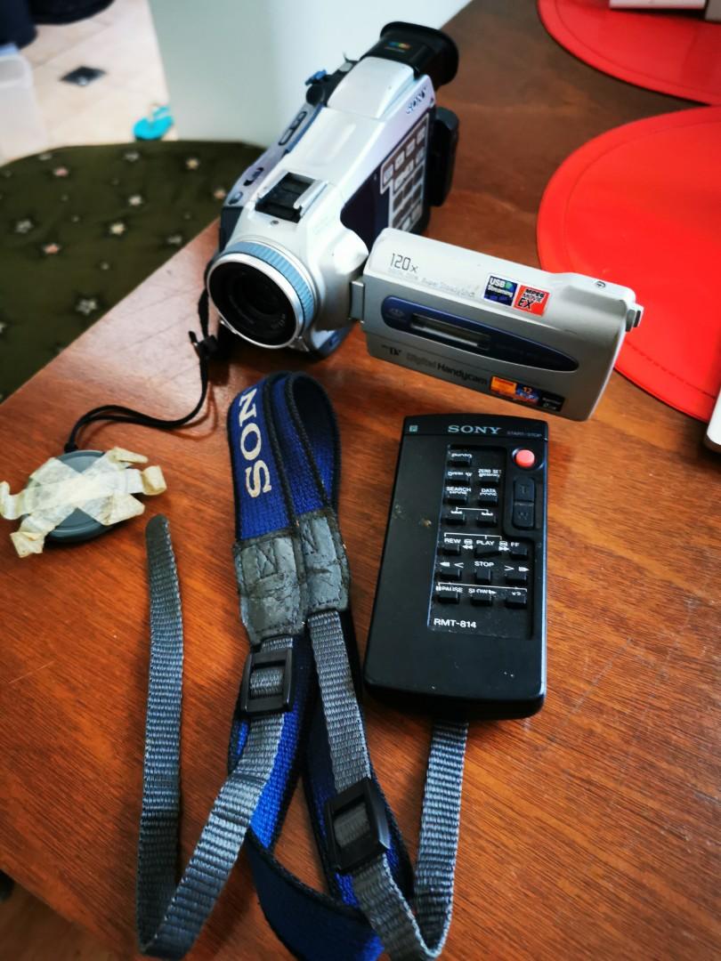 Sony DCR TRV18, Photography, Lens & Kits on Carousell