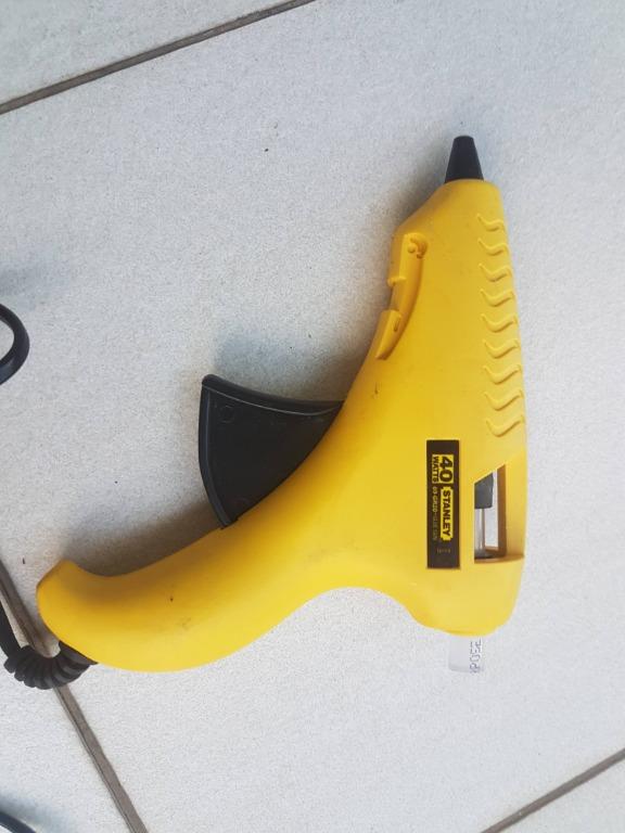 Stanley Hot Glue Gun with 20 Glue Sticks, Hobbies & Toys, Stationery ...