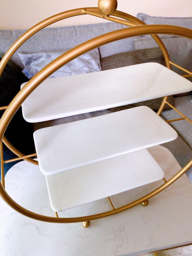 High tea stand. Kuey display. Cookie display. Like hotel;), Furniture ...