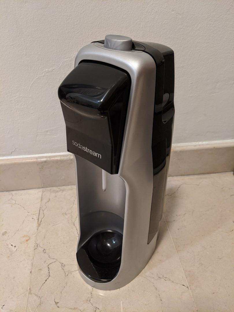SodaStream Jet Sparkling Water Maker, Home Appliances, Kitchenware on ...